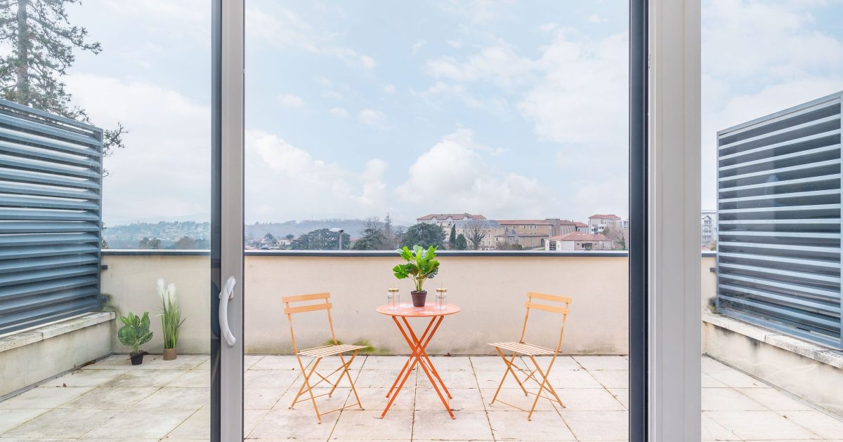 Au coeur de Limonest, T2 avec sa magnifique terrasse de 19m2 et garage